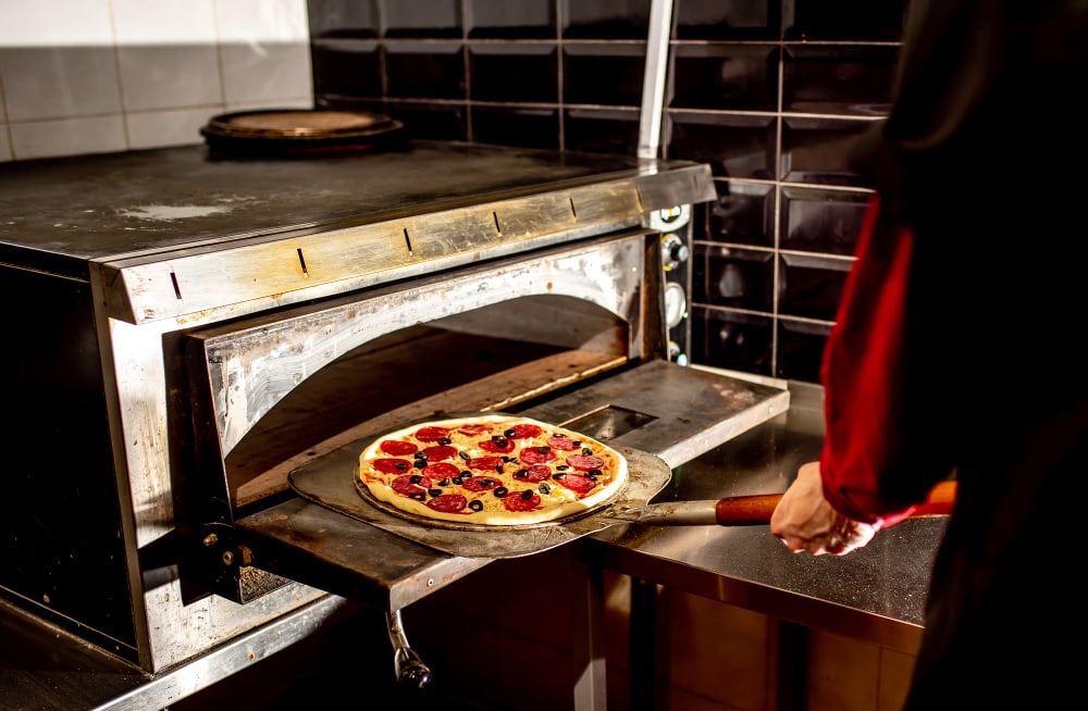 Wood vs Metal Pizza Peel - What's The Difference?