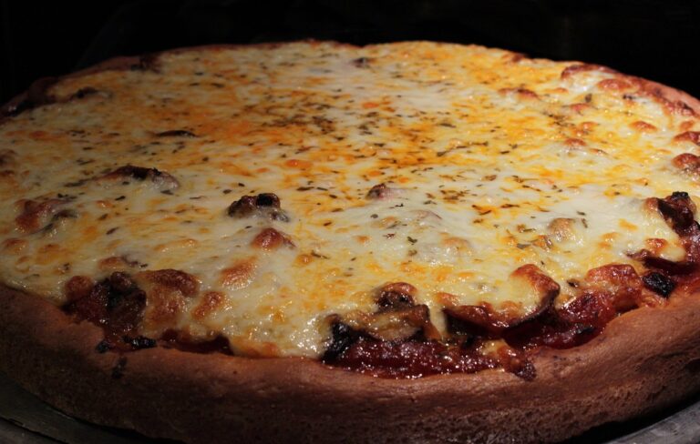 Detroit vs Chicago Pizza 2026 Comparison - Which Is The Best?